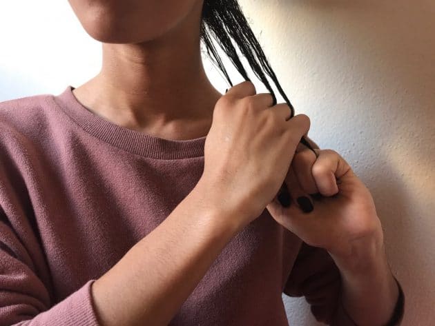 Como Fazer Cachos ou Ondas Sozinha: 10 técnicas com passo a passo