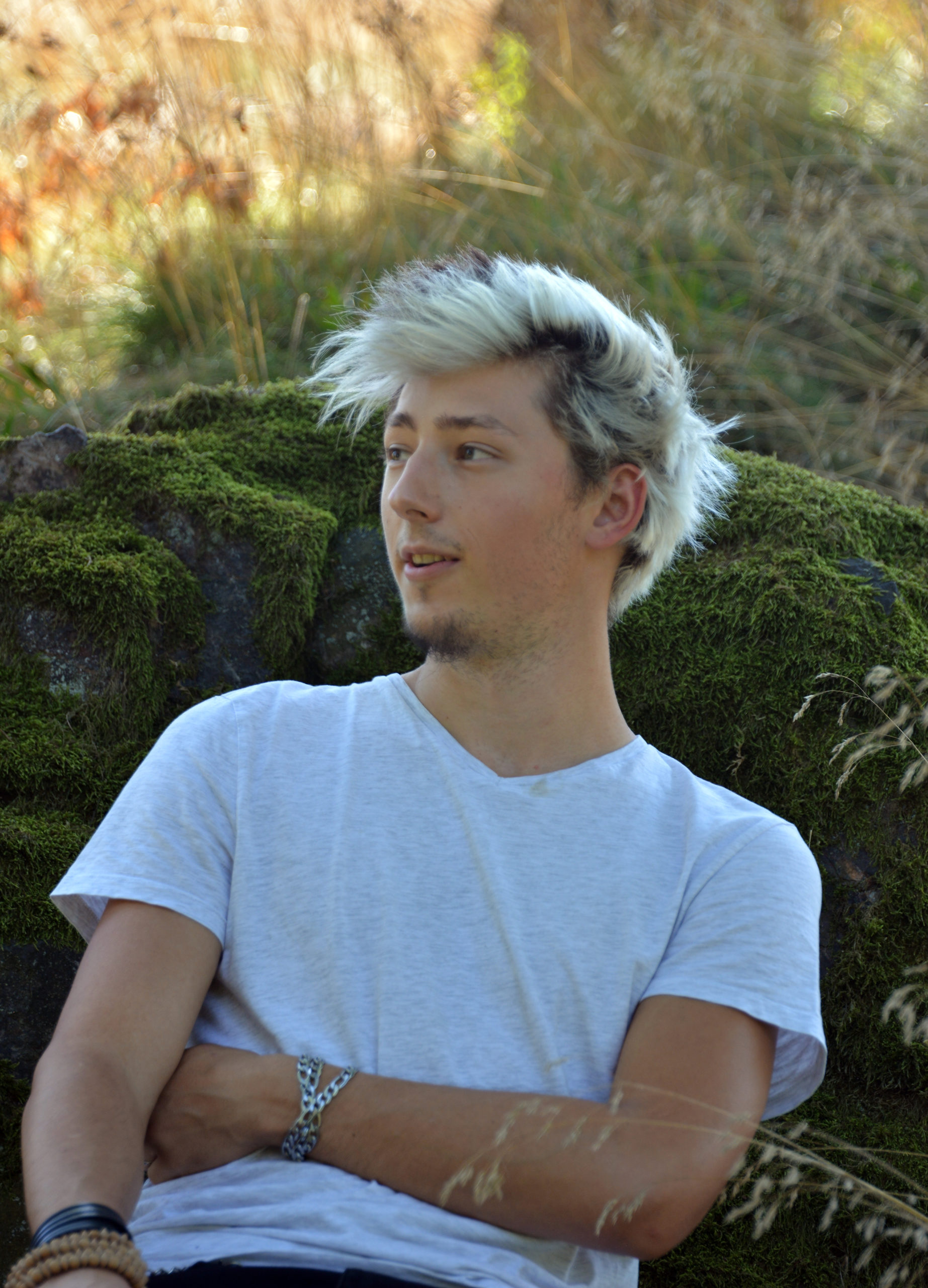 Nevou é o famoso cabelo platinado masculino que está bombando!