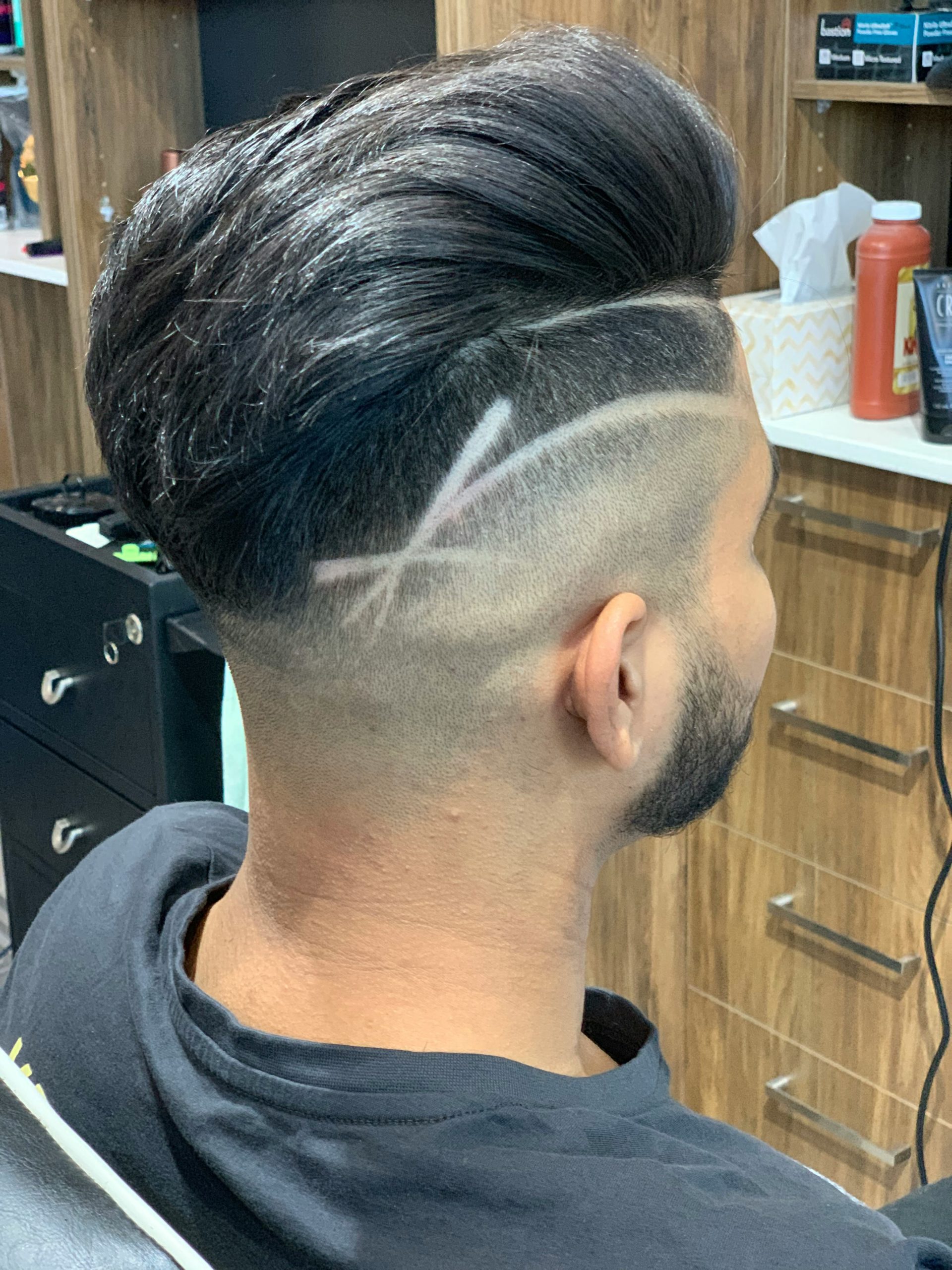 Guia Completo do Corte Undercut Masculino: Estilos e Dicas