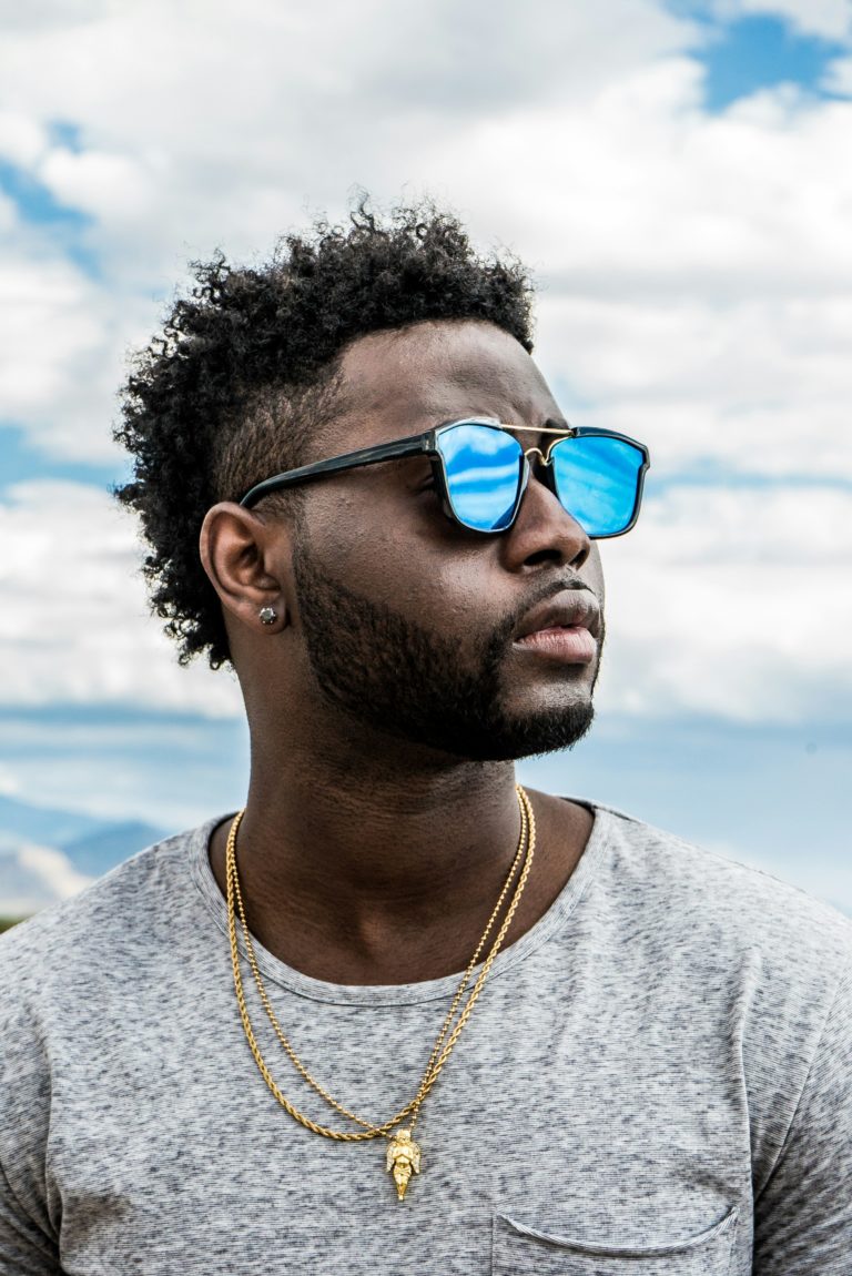 Guia Completo do Corte Undercut Masculino: Estilos e Dicas